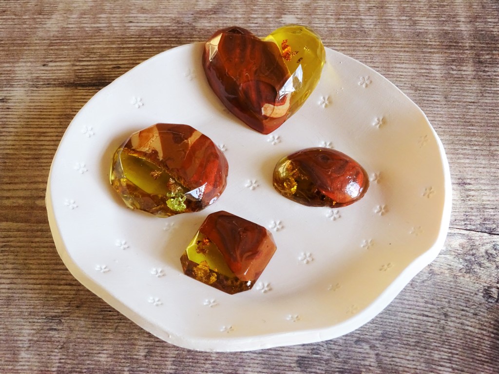 Experiments with Resin – The Artisan Duck