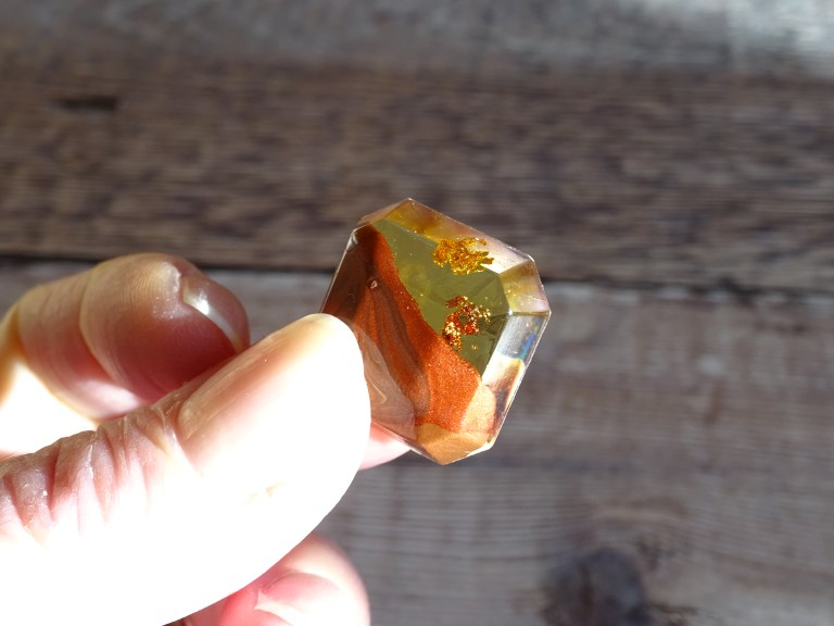 Experiments with Resin – The Artisan Duck