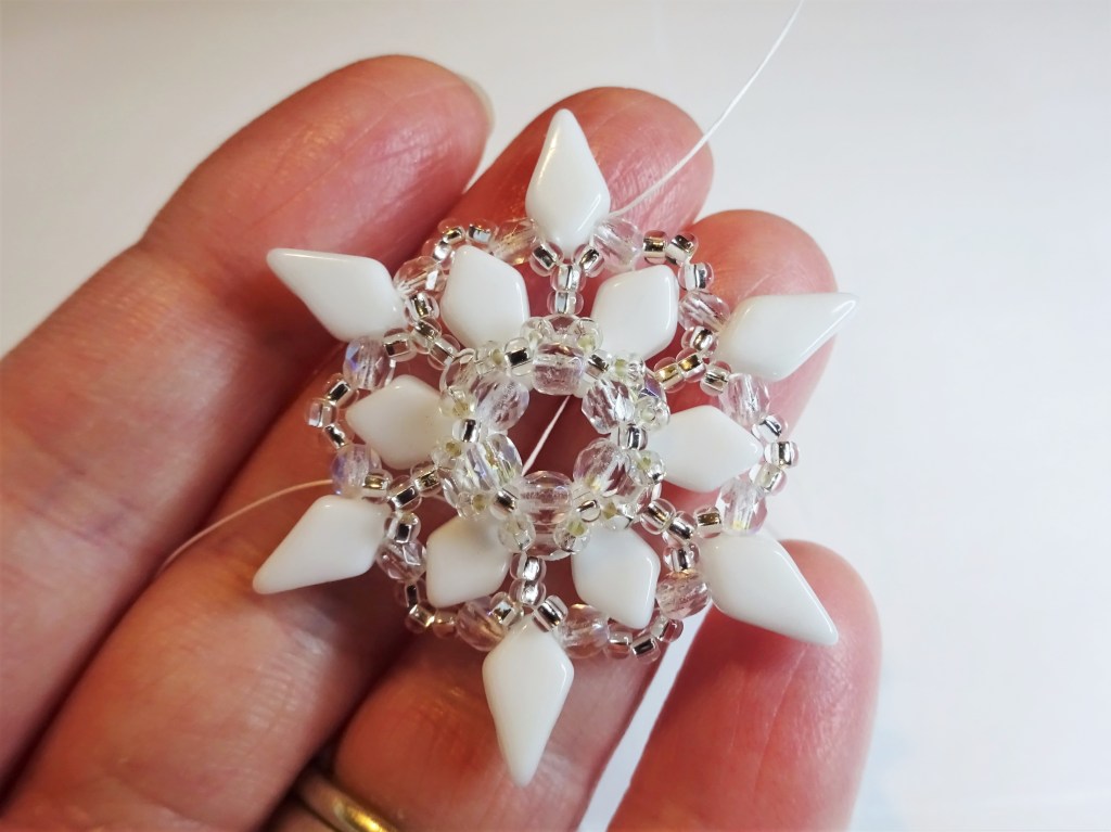 Beadweaving Snowflake Tutorial – The Artisan Duck