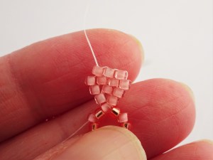 Brick Stitch Flower Tutorial – The Artisan Duck