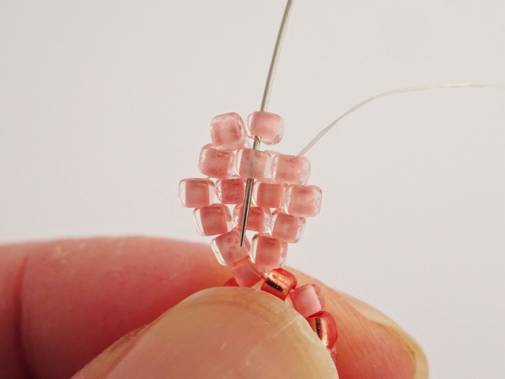 Brick Stitch Flower Tutorial – The Artisan Duck