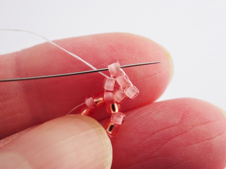 Brick Stitch Flower Tutorial – The Artisan Duck