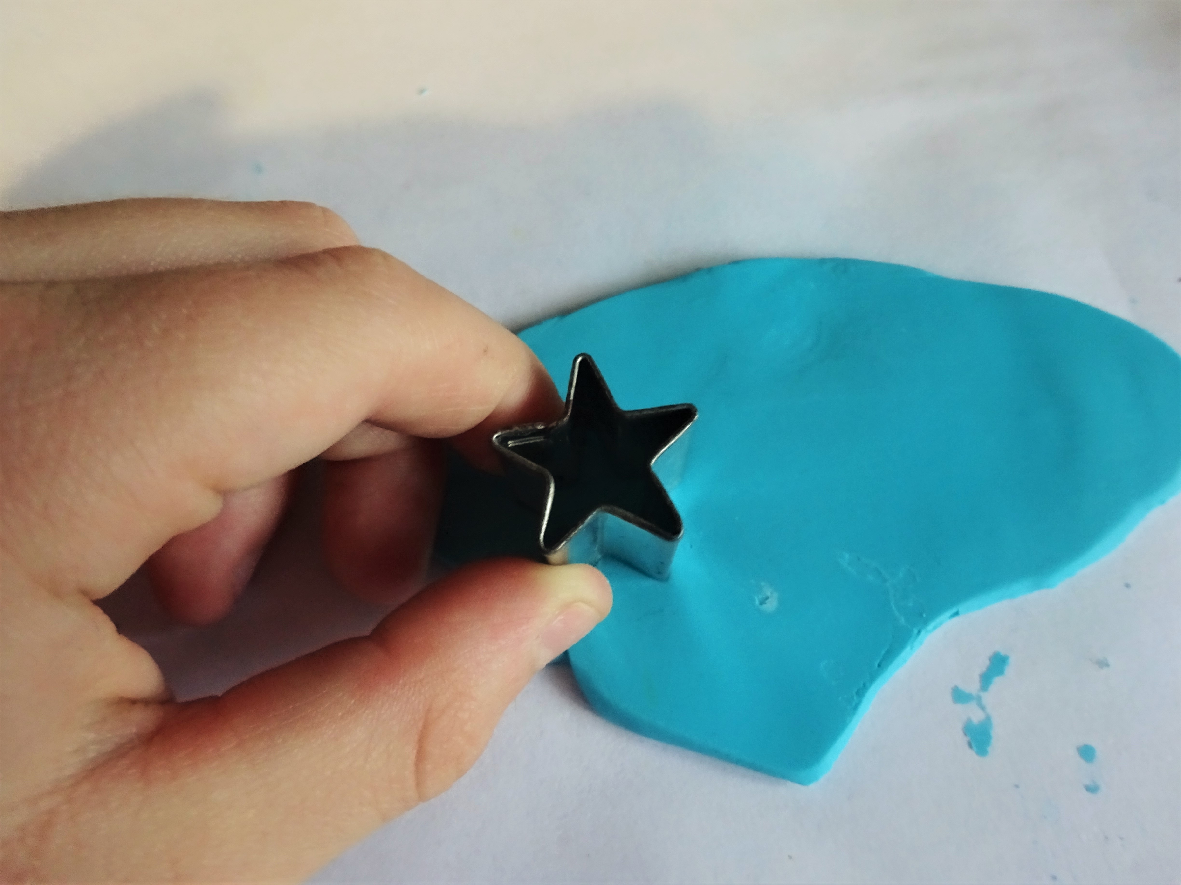 Kids Crafts – How To Make Coasters With Kids Fimo – The Artisan Duck