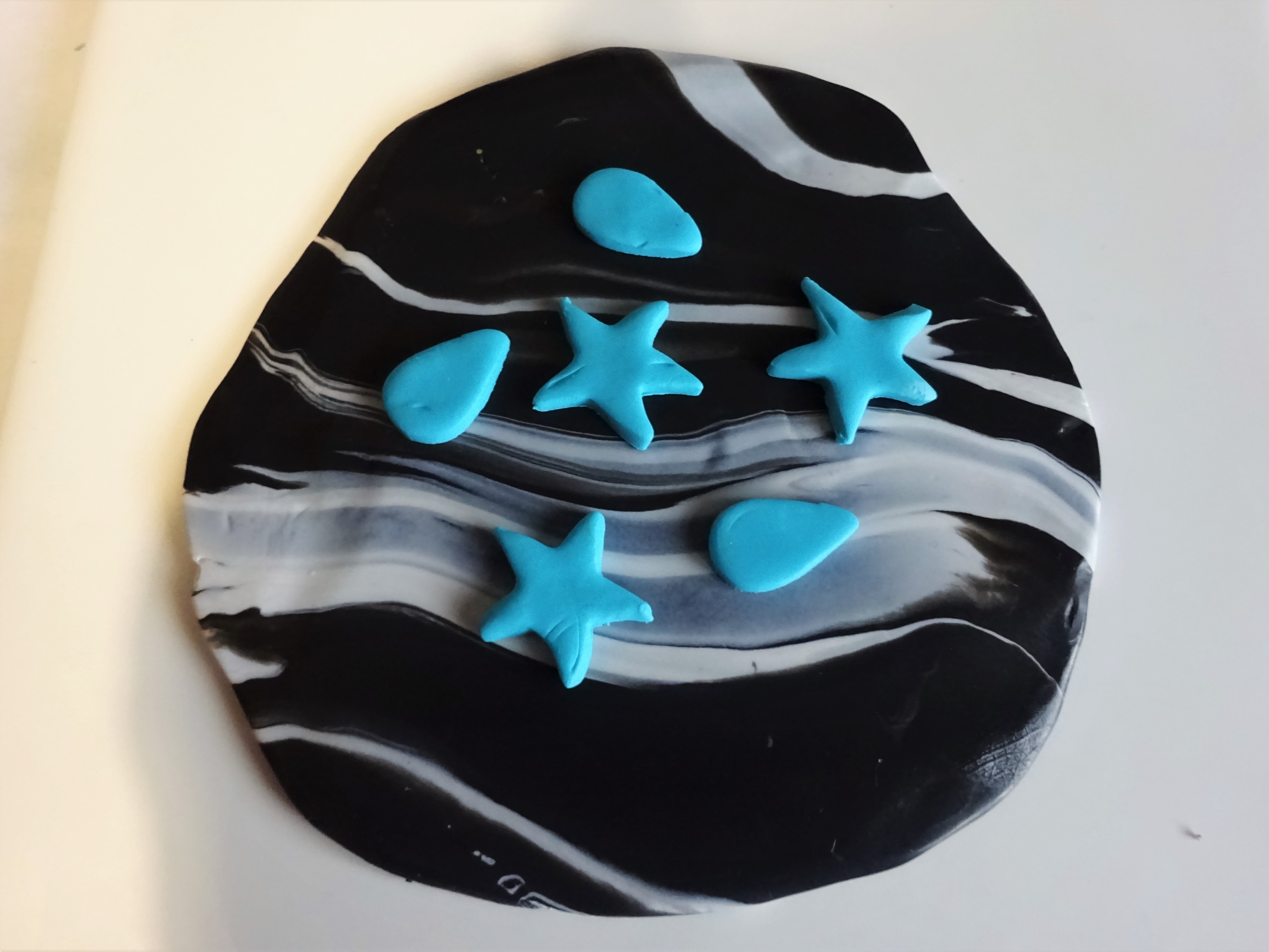 Kids Crafts – How To Make Coasters With Kids Fimo – The Artisan Duck