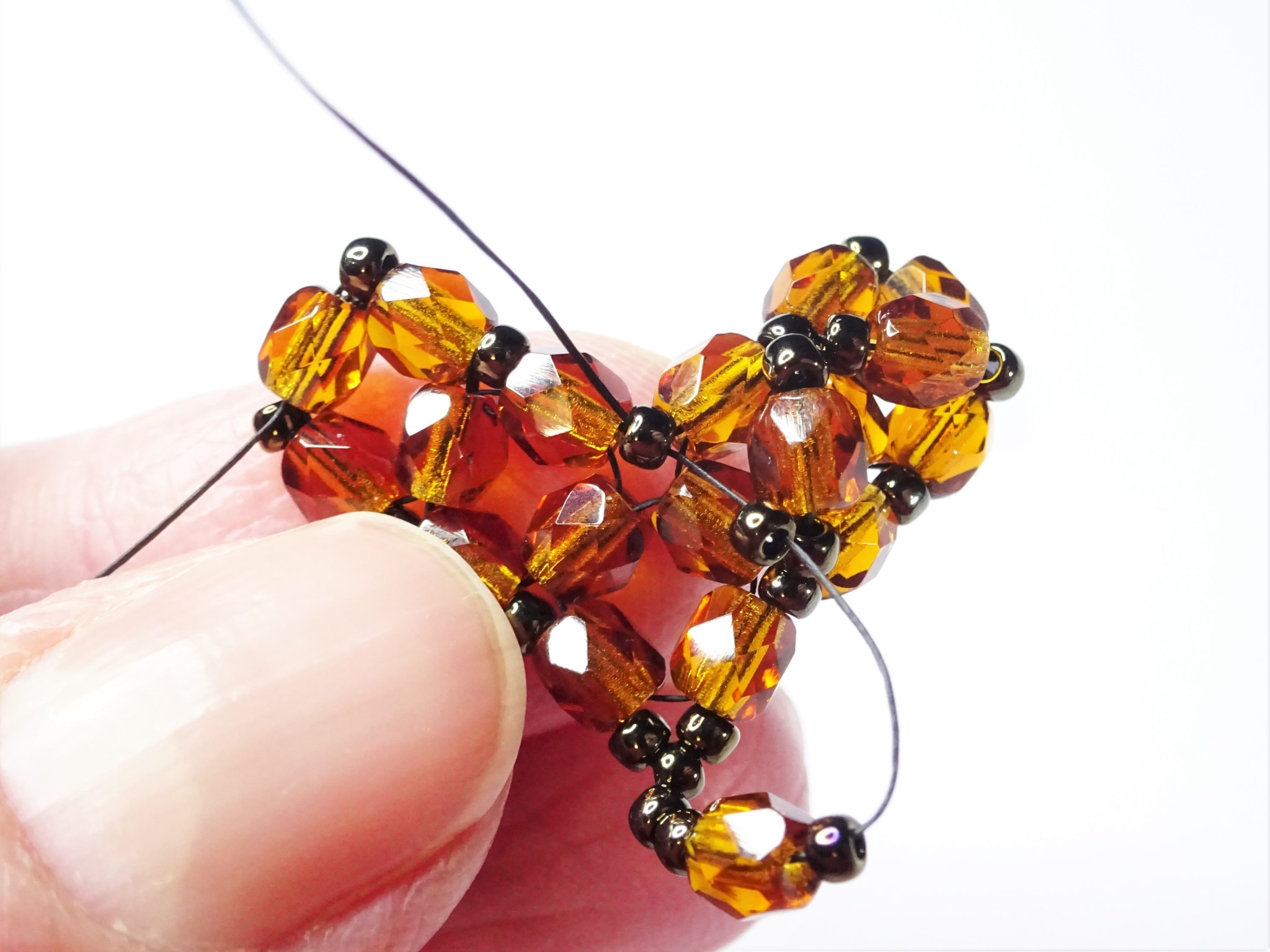 Right Angle Weave Heart Tutorial – The Artisan Duck