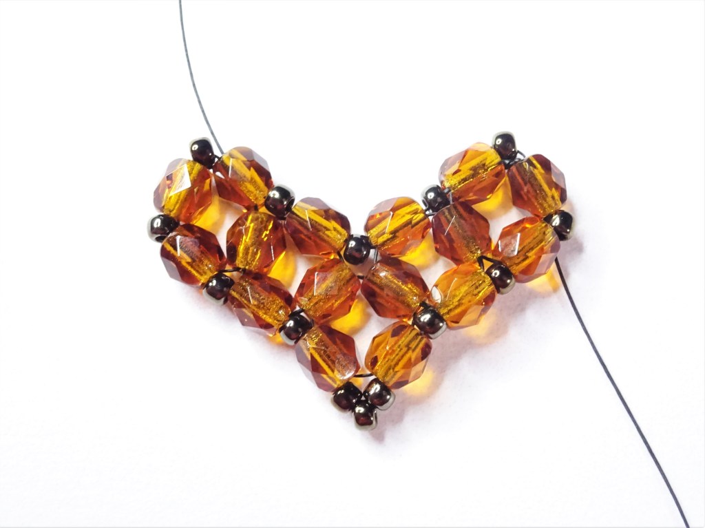 Right Angle Weave Heart Tutorial – The Artisan Duck