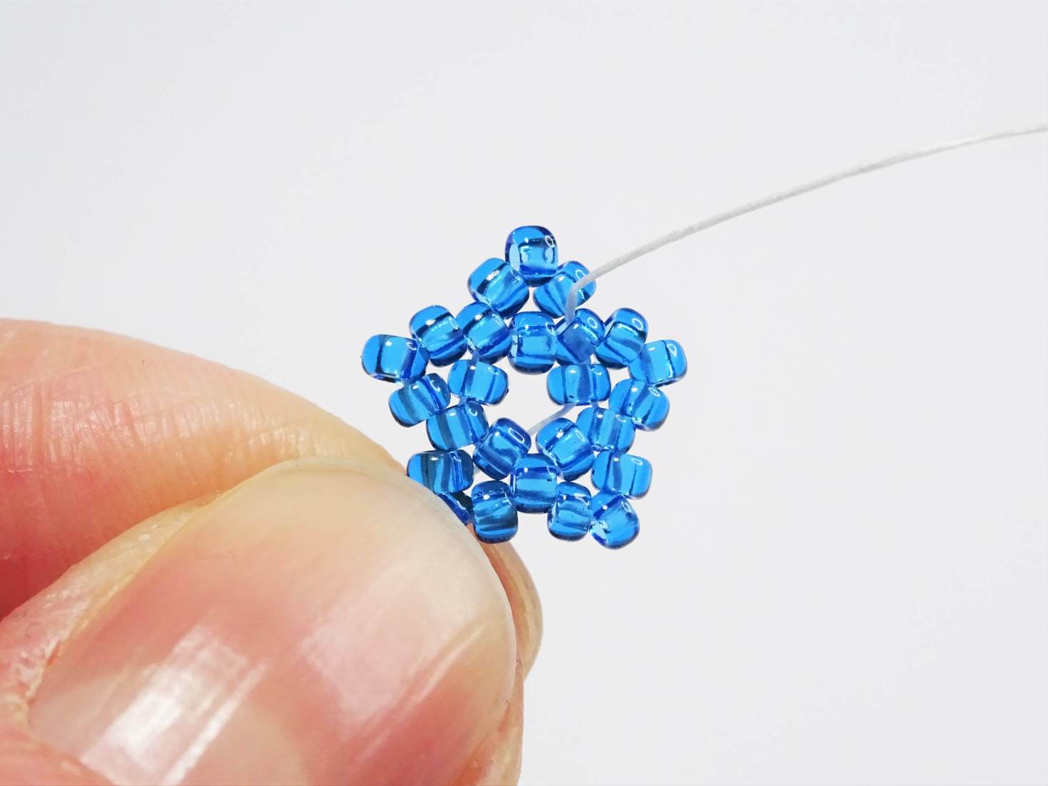 Quick and Easy Seed Bead Star Tutorial – The Artisan Duck