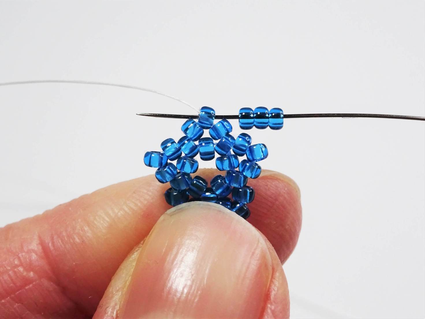 Quick and Easy Seed Bead Star Tutorial – The Artisan Duck