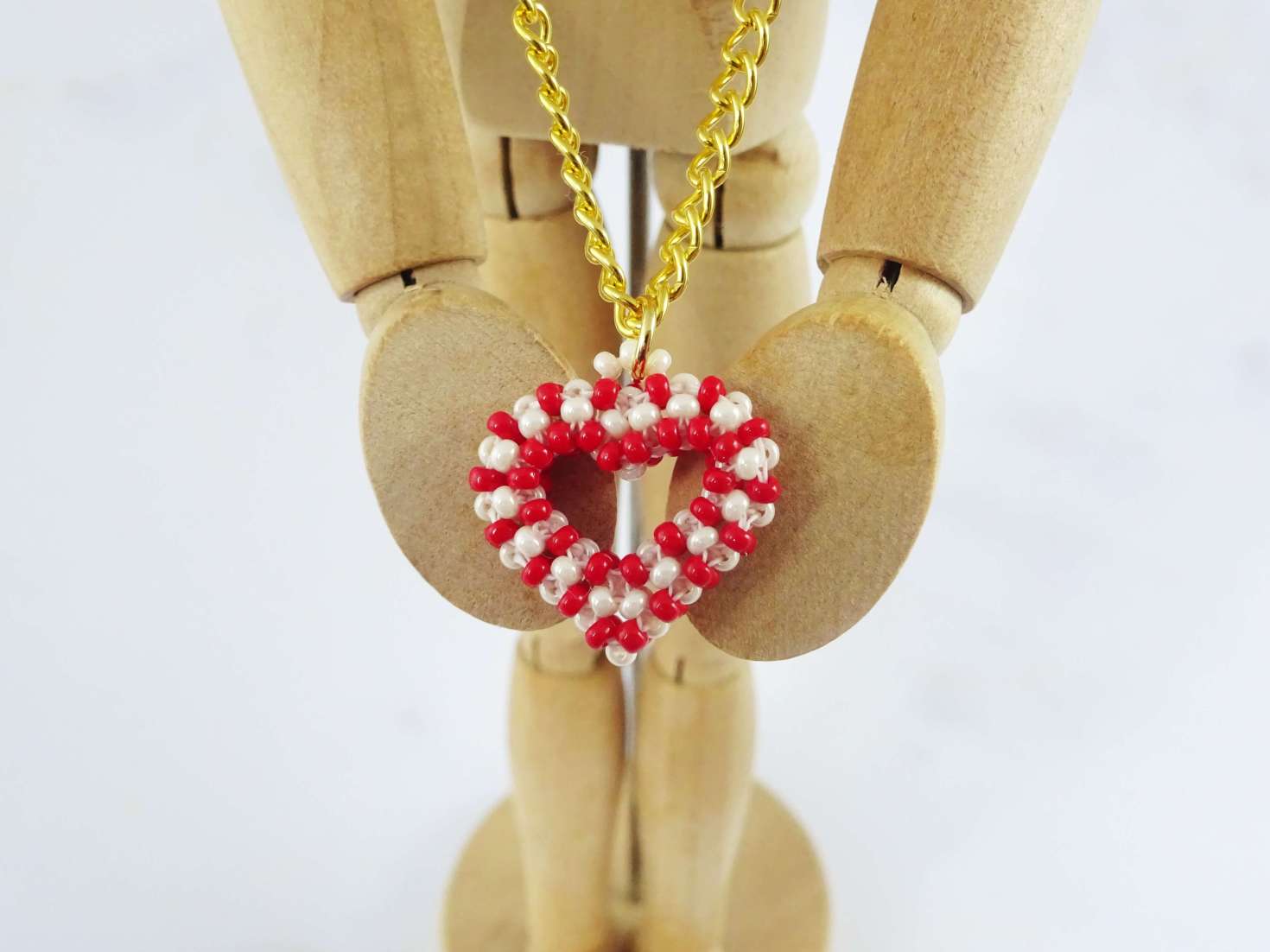 How To Make A Cubic Right Angle Weave Heart Pendant – The Artisan Duck