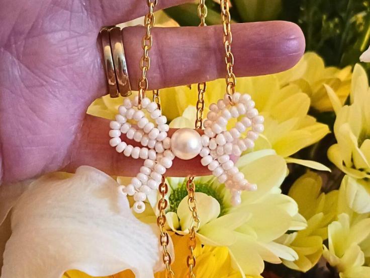 Pearl and Seed Bead Beaded Bow Tutorial | Step-by-Step Guide – The ...