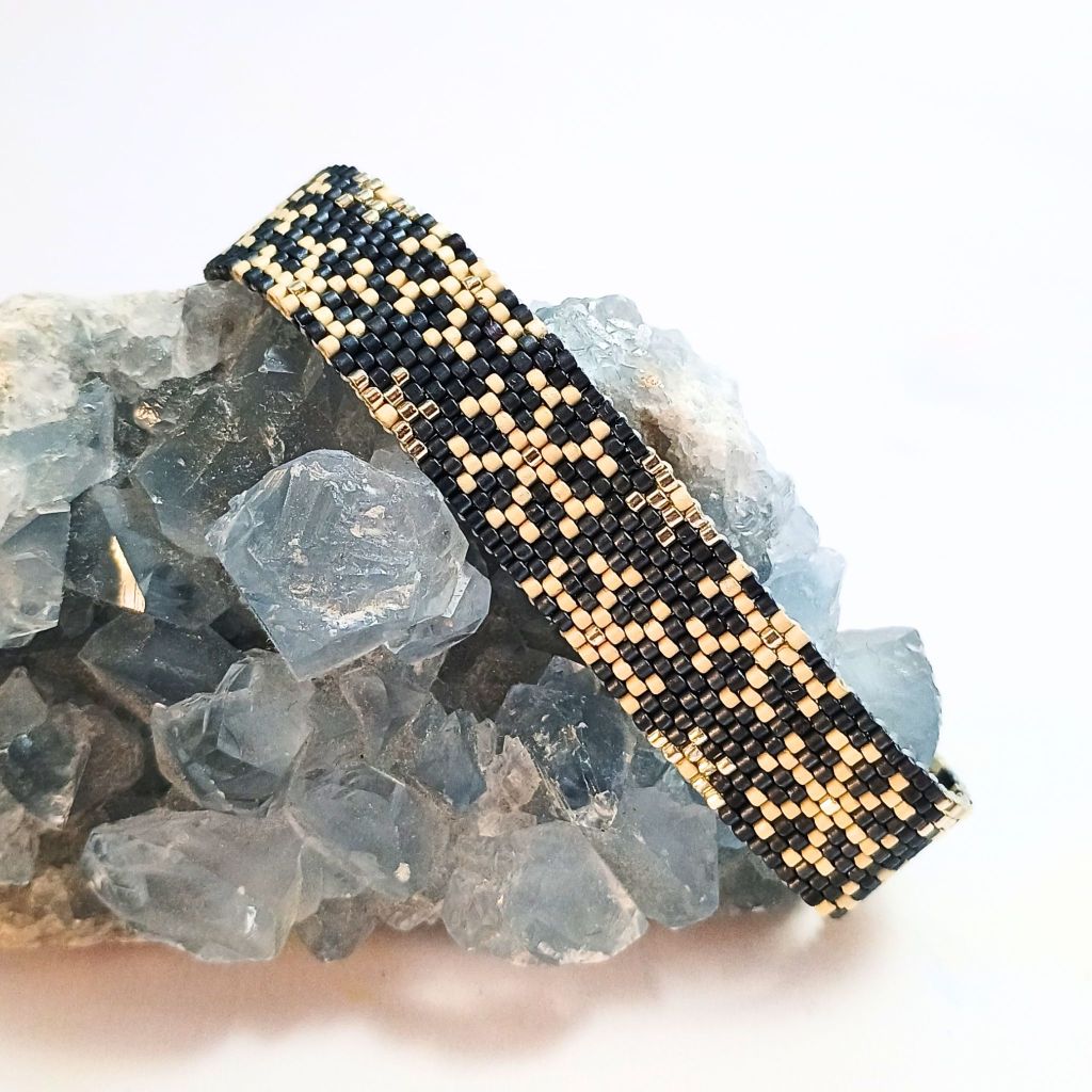 Snowflake Peyote Bracelet Pattern – The Artisan Duck